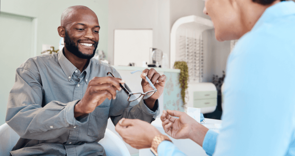 Les causes, symptômes et traitements d'un oeil fatigué